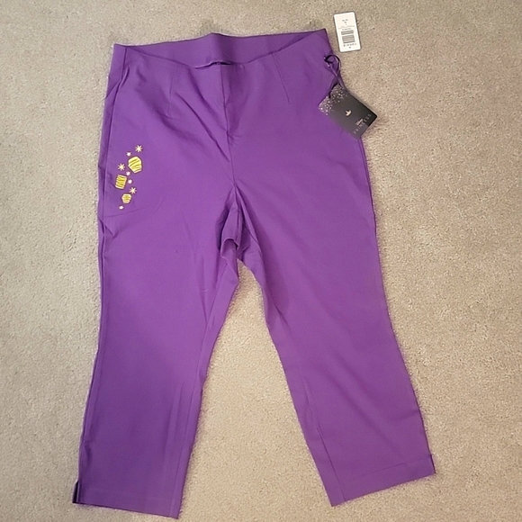 Disney | Pants & Jumpsuits | Torrid Disney Rapunzel Cropped Pants X Nwt ...